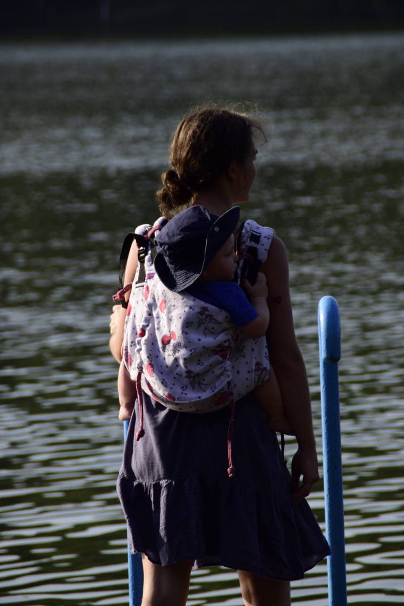 BASICS 8 – ONBUHIMO/ONBU | Getragen von Liebe